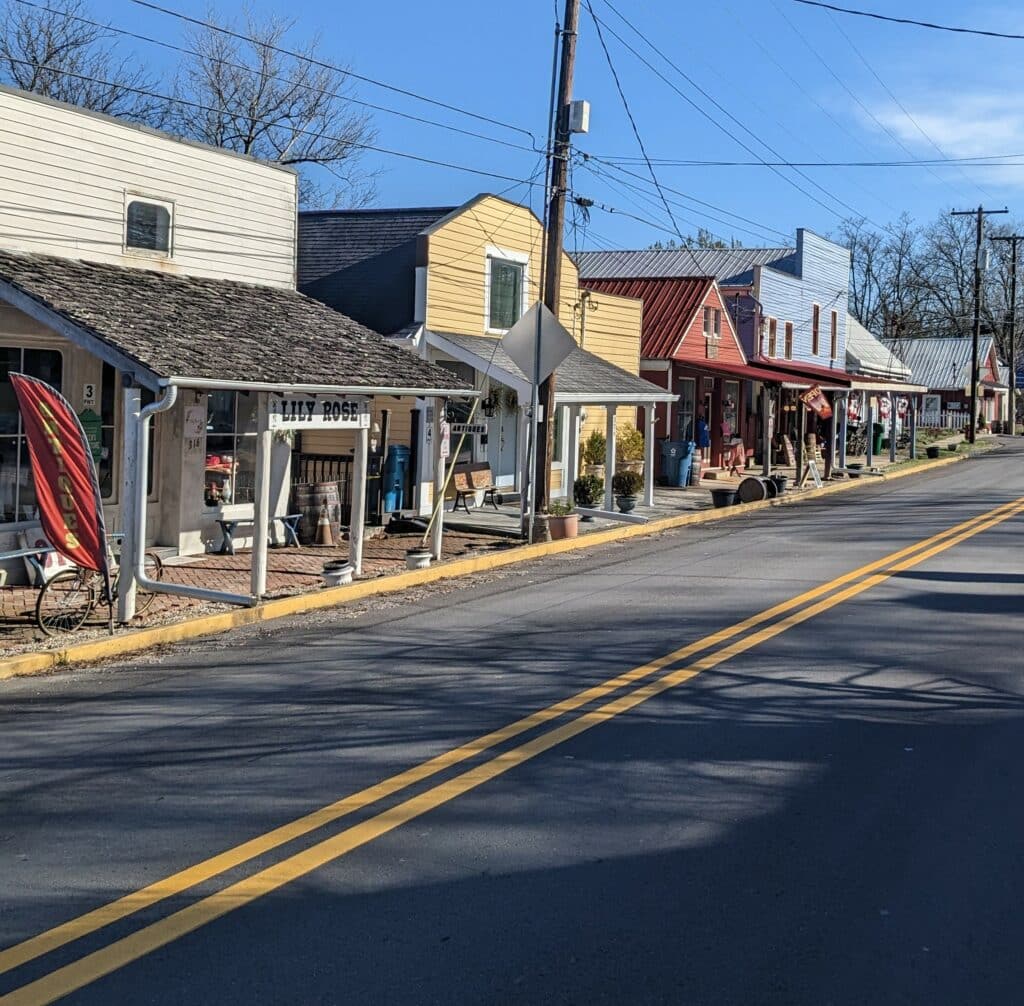 Antique Shopping in Kentucky, Day 1 | Maple Hill Manor a Kentucky Bed ...